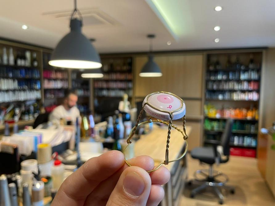 À Oiry, le Muselet Valentin créé des muselets spéciaux pour Octobre rose