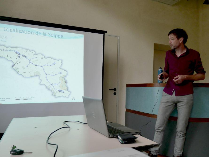 Les élus au chevet de la Suippe à Orainville