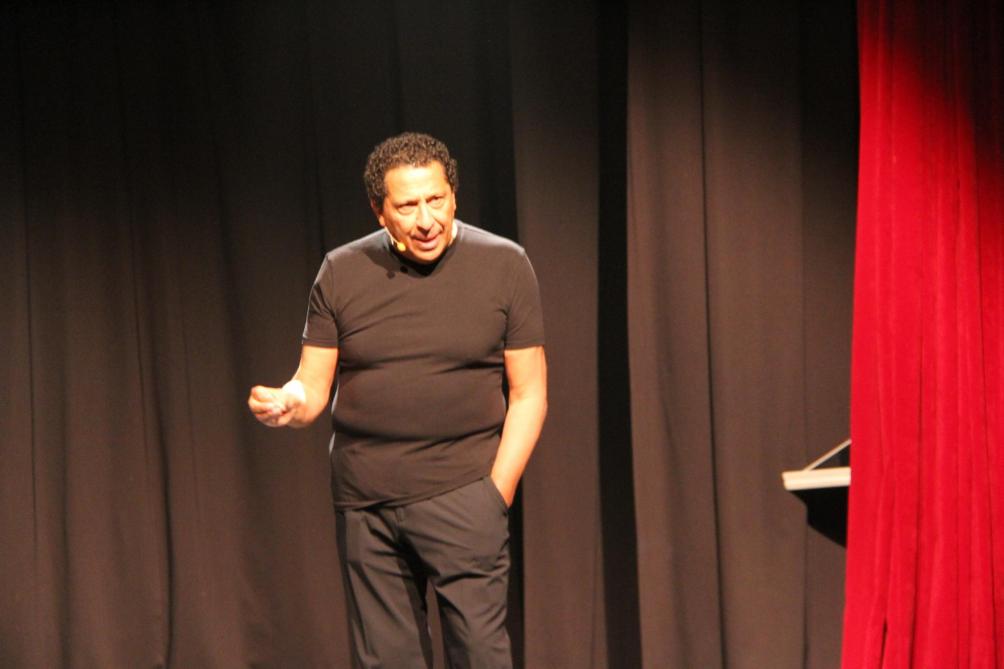 Succès pour l’humoriste Smaïn à Hirson