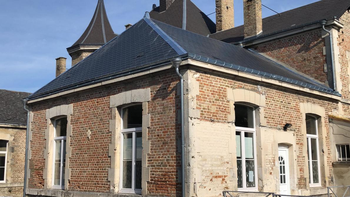 Des ardoises neuves pour la bibliothèque de Neuflize