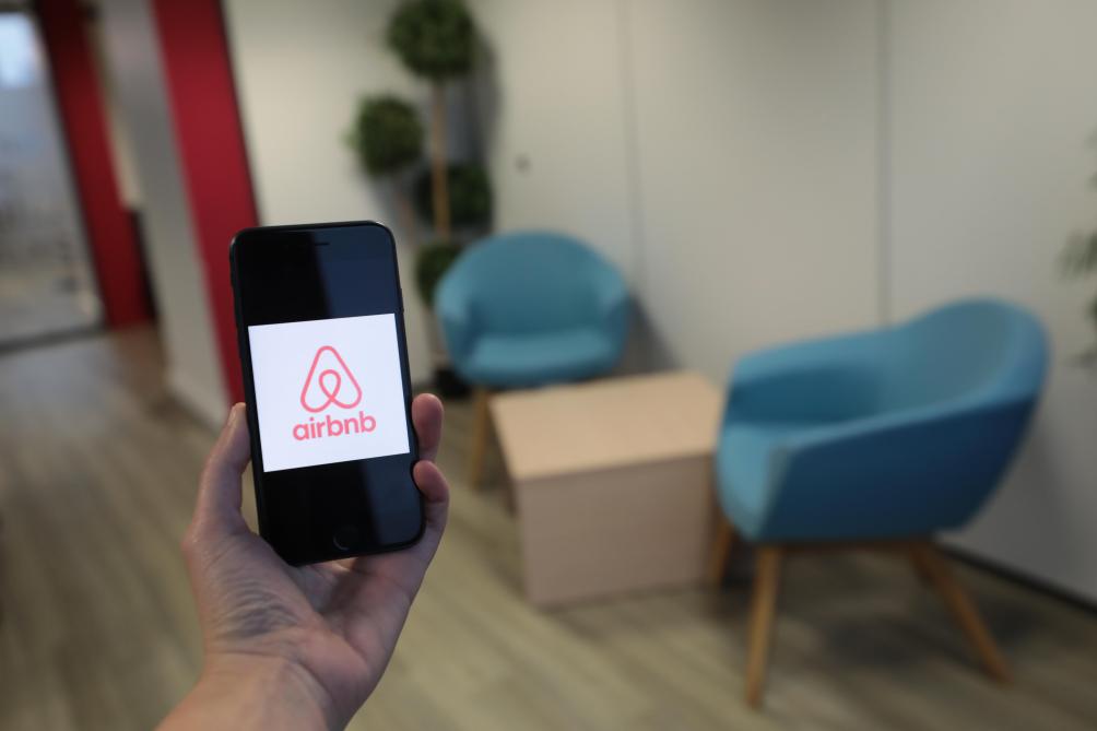 Avec les JO, Airbnb veut se rendre incontournable