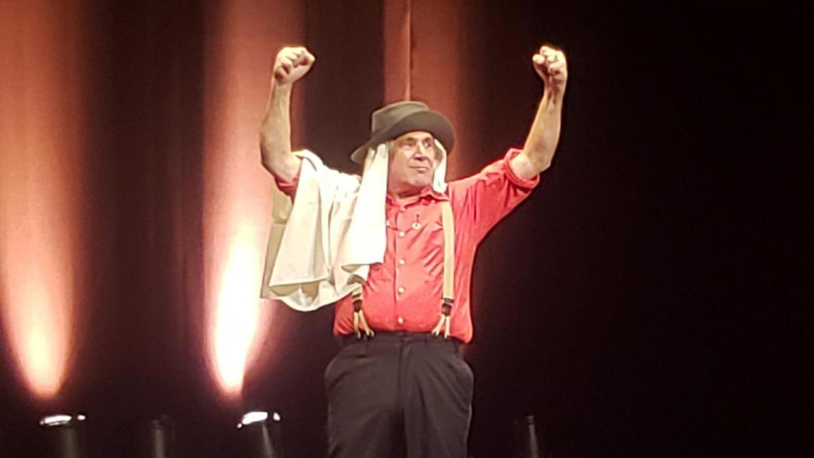 L’espace Jean-Vilar de Revin comble pour le spectacle de Michel Boujenah