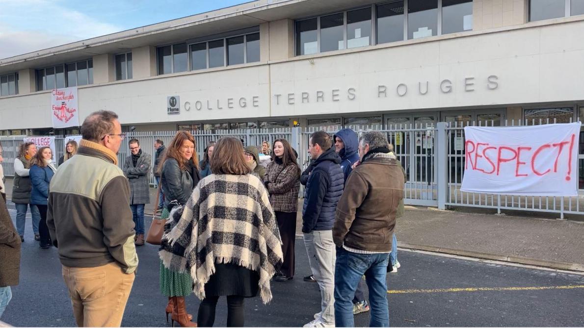 Un couteau et des bâtons trouvés dans des sacs d’élèves du collège ...