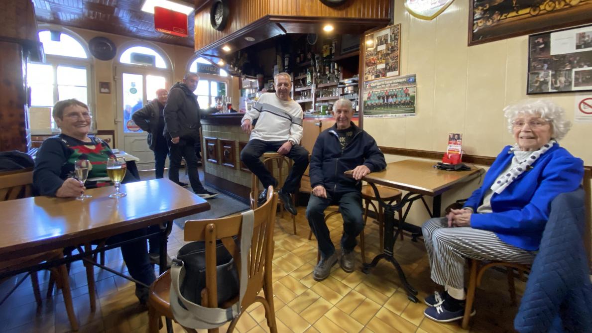 Après plus de 39 ans, Patrick Bukowski ferme l’emblématique Café des ...