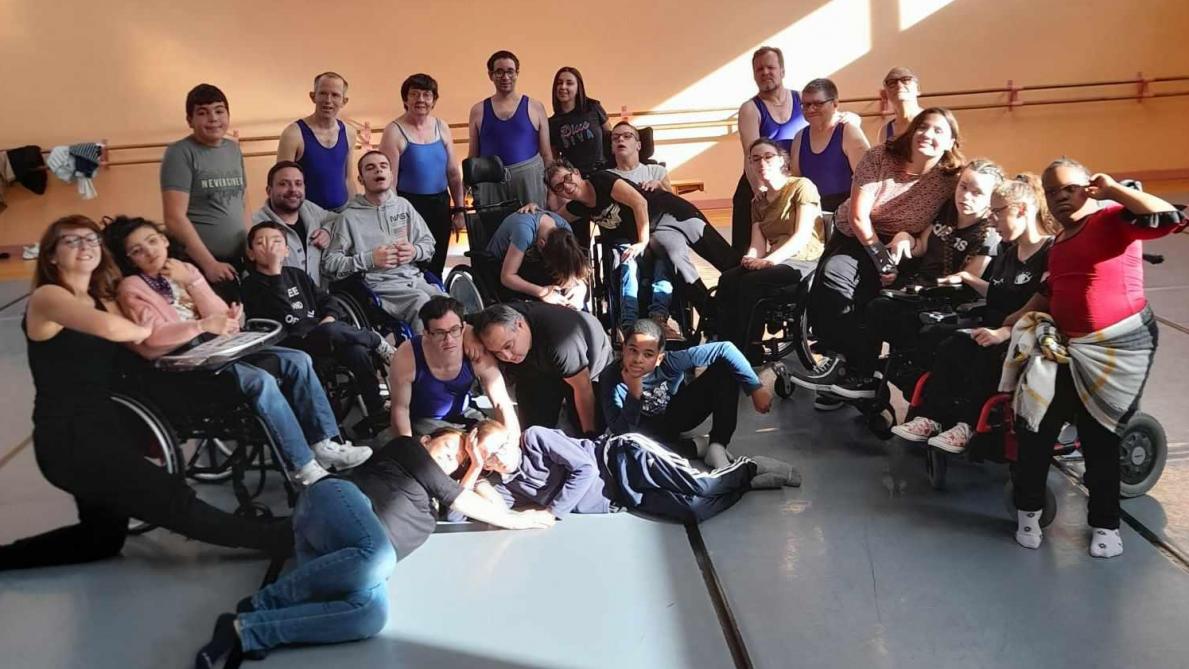 Éric Coll, le chorégraphe qui fait danser les enfants handicapés de l ...