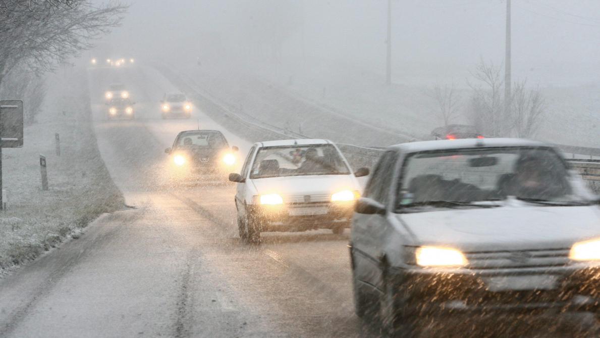 Il reste bloqué cinq heures sur la RN44 à cause de la neige et doit ...