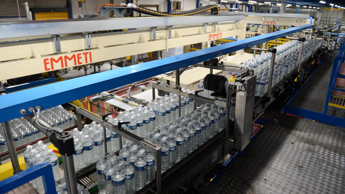 Scandale des eaux en bouteille: la marque Cristaline dément toute ...