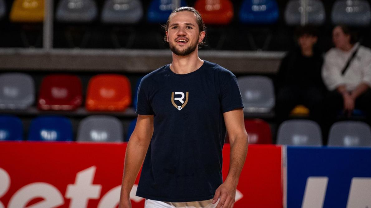 Nikita Stepnov, travailleur et volleyeur pro en Ligue B à Reims