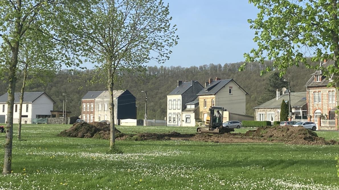 Fumay : les travaux des aires de jeux sur la place du Baty et rue de l ...