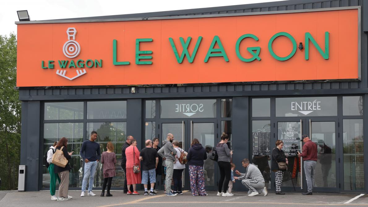 Le restaurant Le Wagon a ouvert : les premiers clients déjà sur place