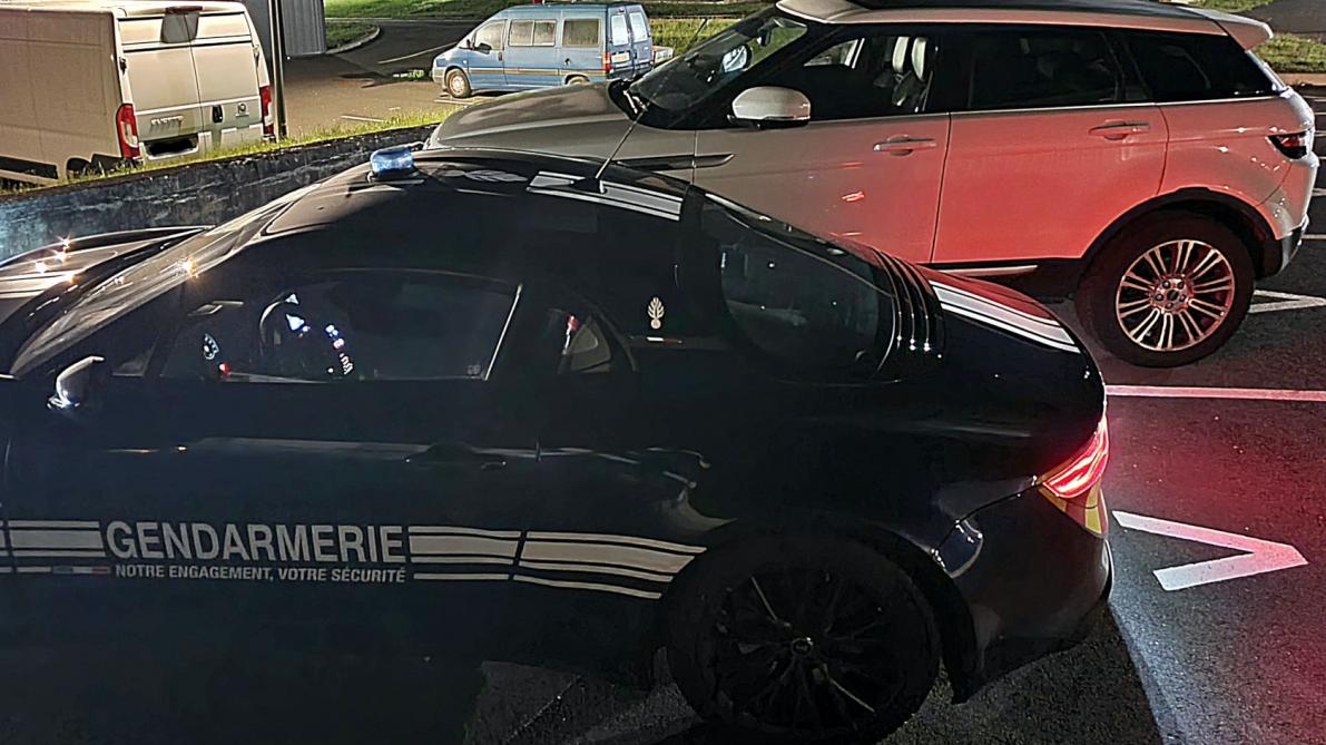 Flashé à 191 km/h, il tente de passer le volant au passager car il n’a ...