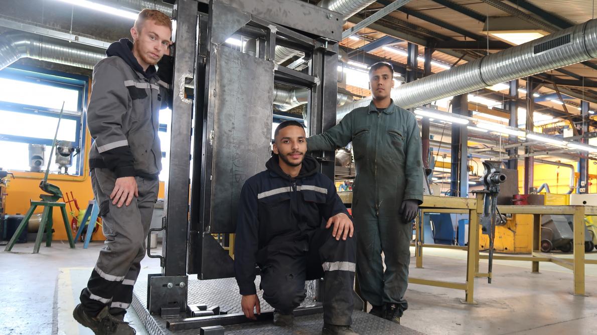 Des lycéens de Soissons fabriquent une porte pour les entraînements des pompiers de l’Aisne