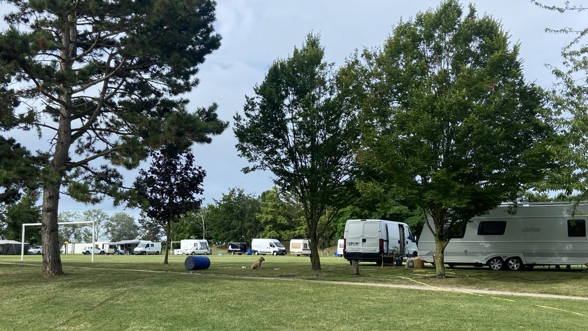 Les gens du voyage ont investi le parc de la Croix-Cordier, à Tinqueux