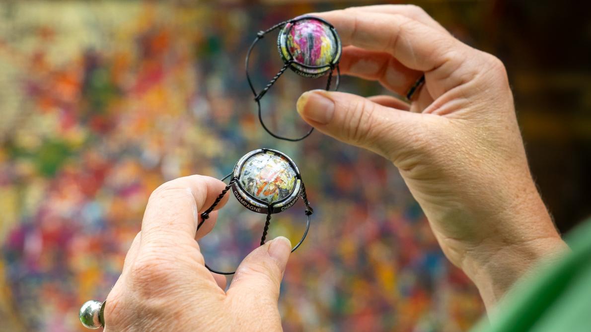 Série. Un flacon qui vaut de l’art : le coup de pinceau de Caroline ...