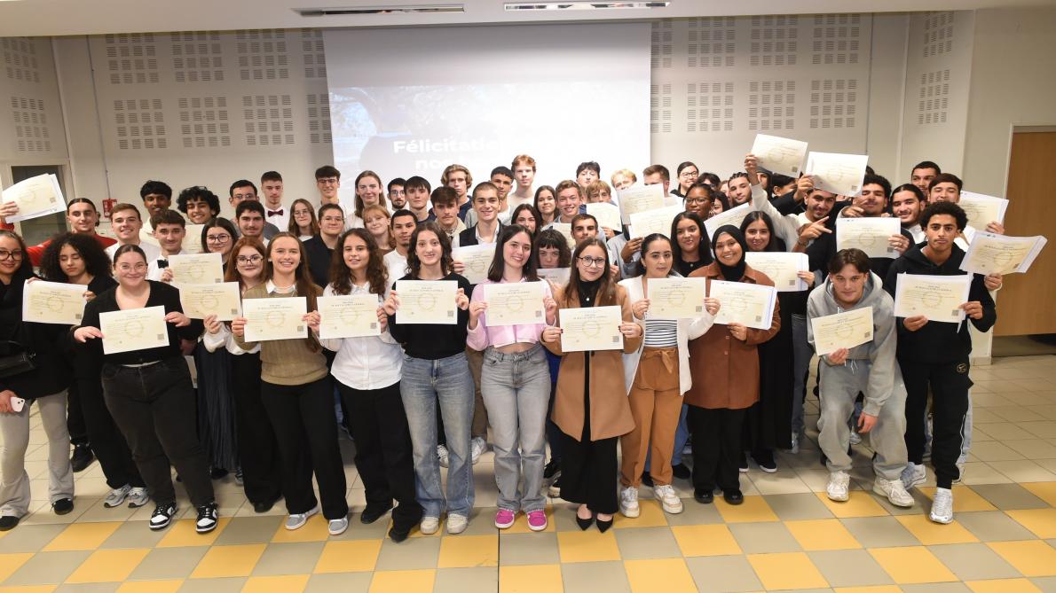 Les bacheliers du lycée Colbert réunis pour une remise de diplômes à Reims
