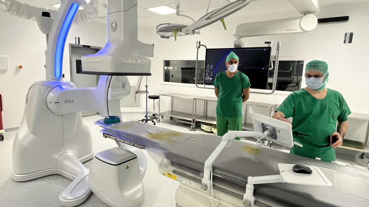 Salle hybride : un nouveau bloc opératoire à la pointe au centre ...