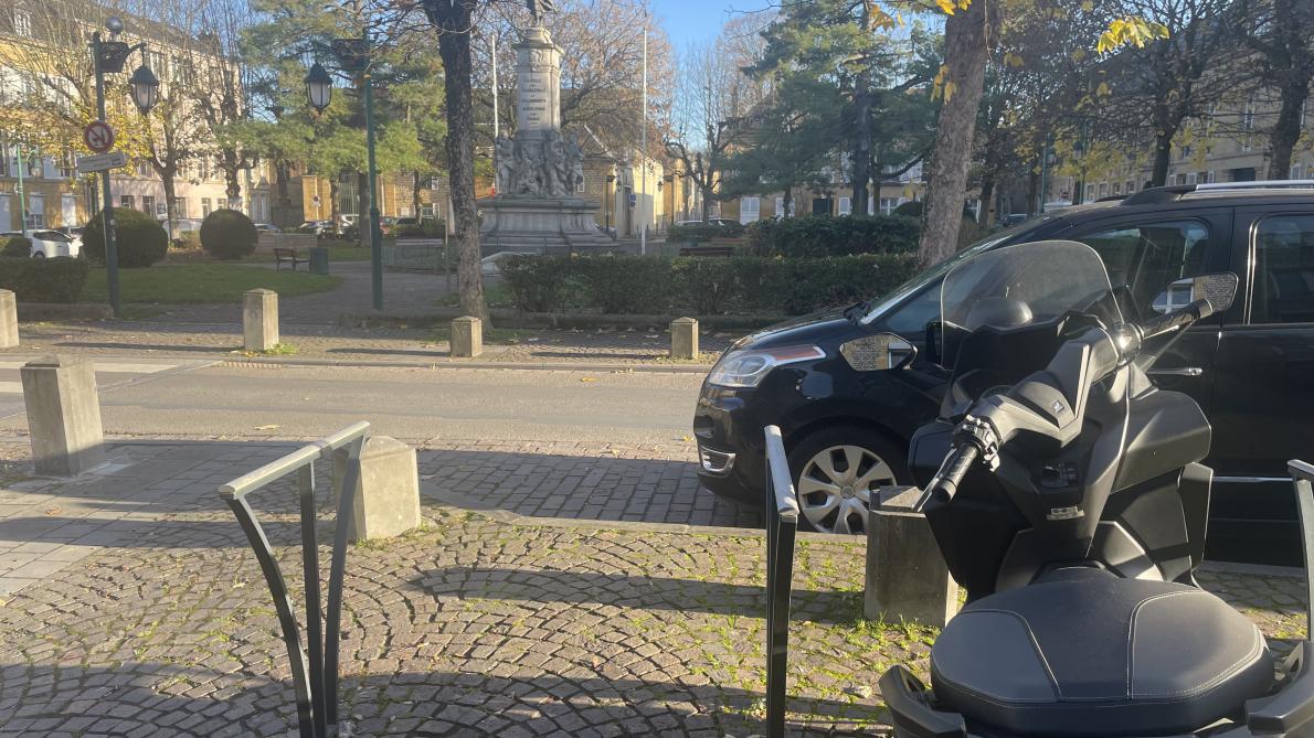 Ils tentent de voler un scooter à la disqueuse devant la prison de ...
