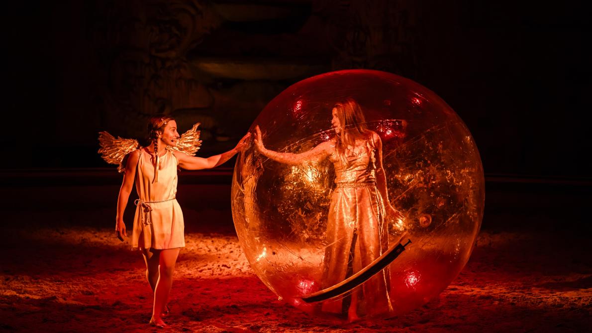 Les écuyères de Chantilly réenchantent une nouvelle fois Noël avec « Le vieil ange et l’enfant