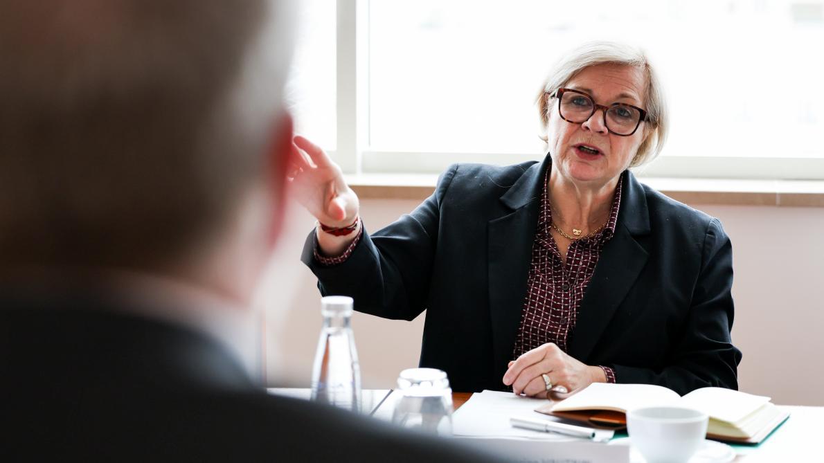 Baisse de la natalité et vieillissement de la population : la ministre ...