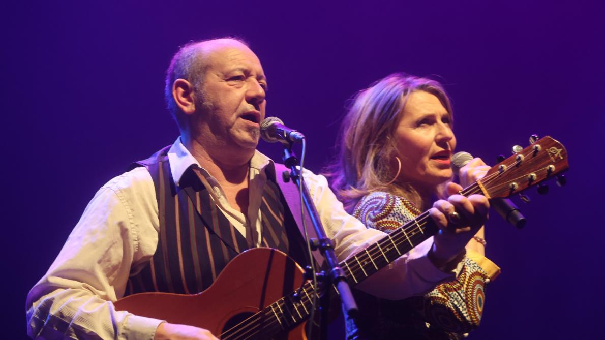 Bulles de chanson à Saint-André-les-Vergers : Éric Toulis et Lou Volt ...