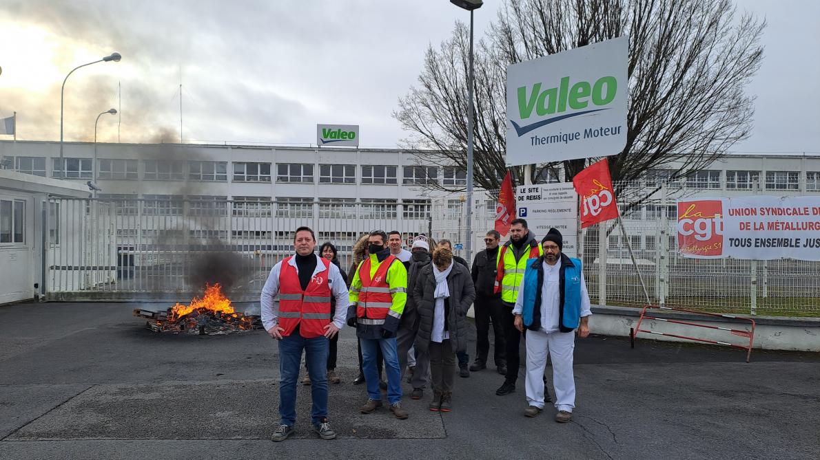 Mouvement de grève à Valeo Reims : des salariés bloquent l’entrée pour ...