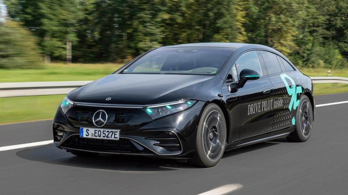 Automobile : que sont ces phares turquoise que l’on pourrait bientôt ...