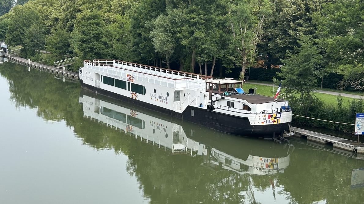 L’ouverture de la péniche restaurant La Bohème est finalement repoussée ...