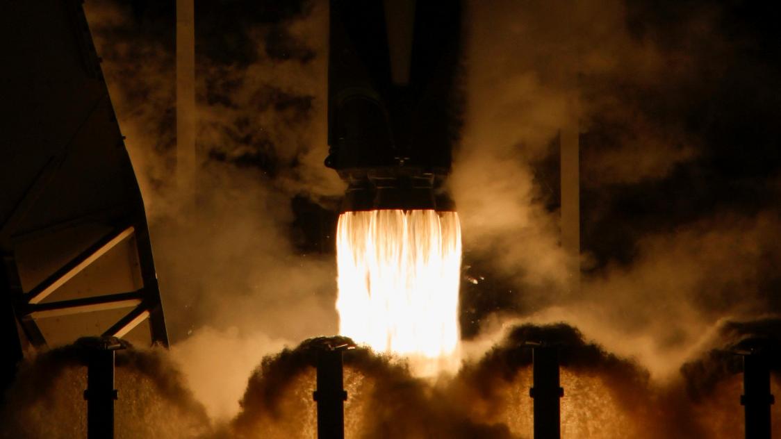 La Capsule Dragon De Spacex Réussit Son Amarrage à Liss
