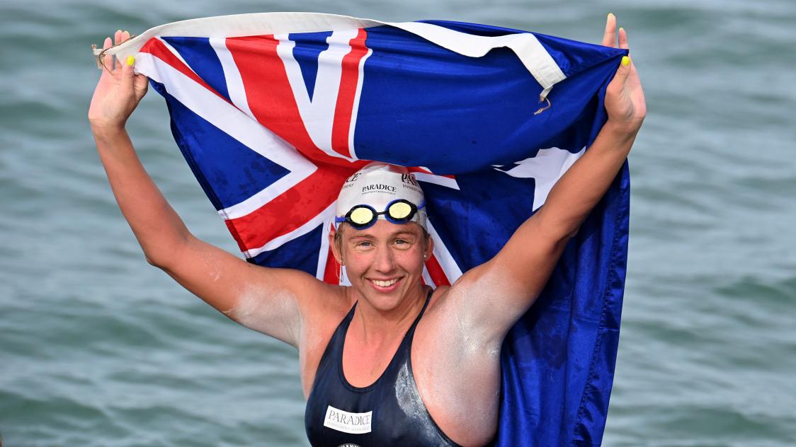 Natation – Une Australienne bat un record en traversant 44 fois la Manche