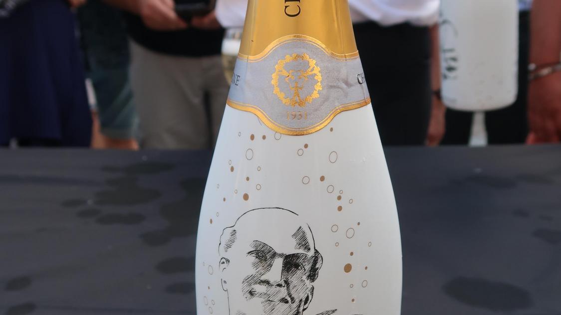 VIDEO. La statue de Dom Pérignon inaugurée à Hautvillers, berceau du ...