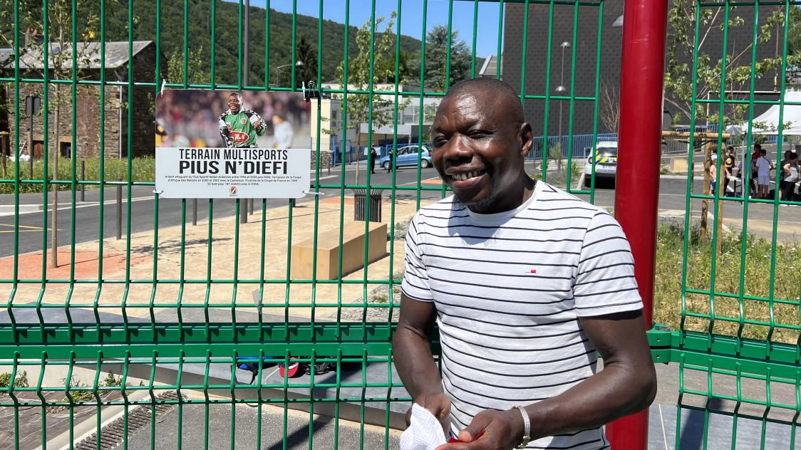L’inoubliable footballeur Pius N’Diefi a inauguré le city-stade de ...