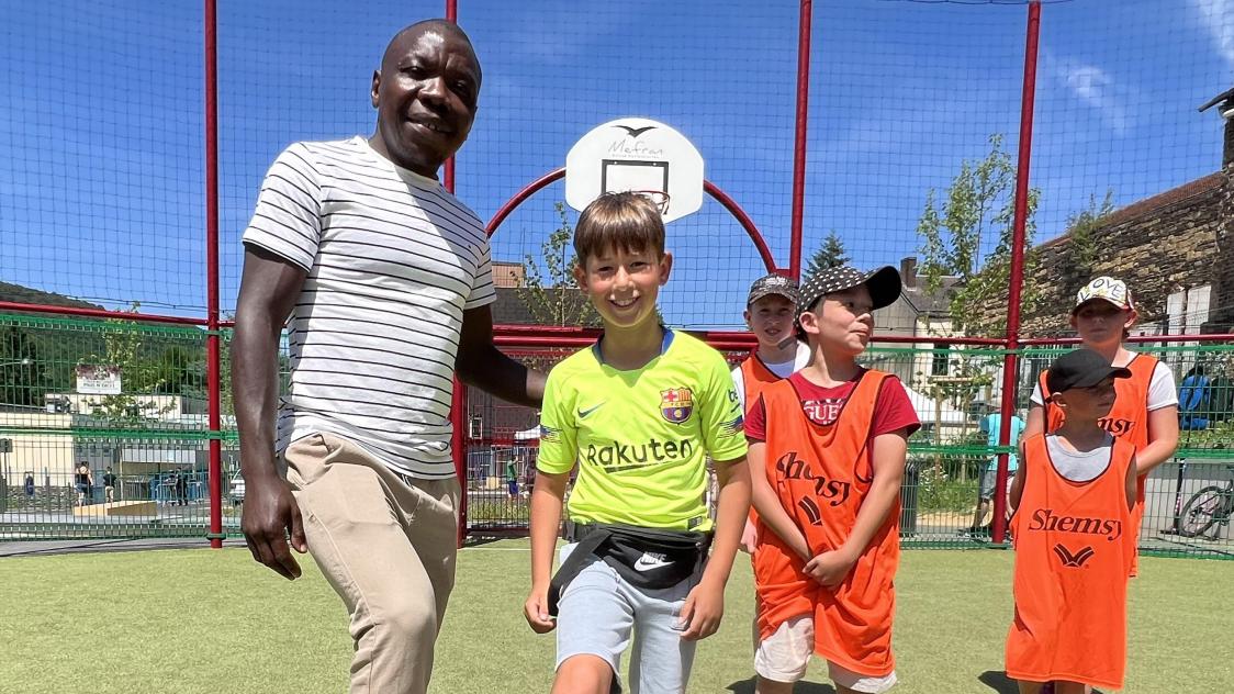 L’inoubliable footballeur Pius N’Diefi a inauguré le city-stade de ...