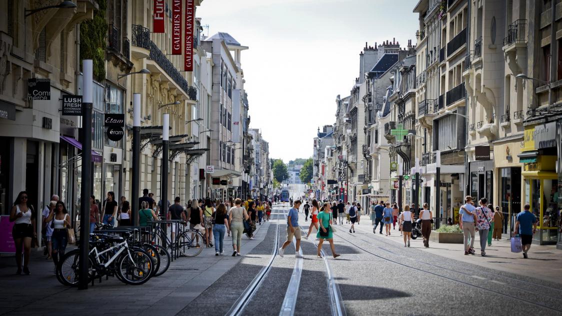 La rue de Vesle, la rue la plus commerçante de Reims