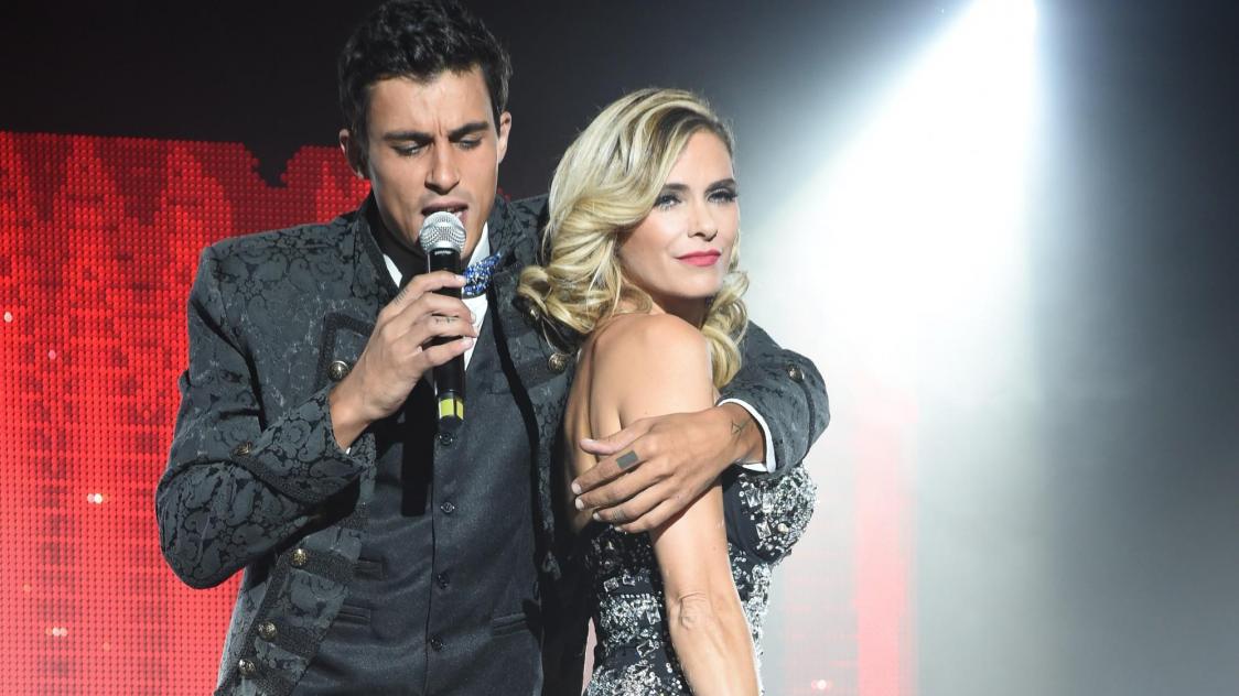 Clara Morgane fait le show au Kabaret de Tinqueux