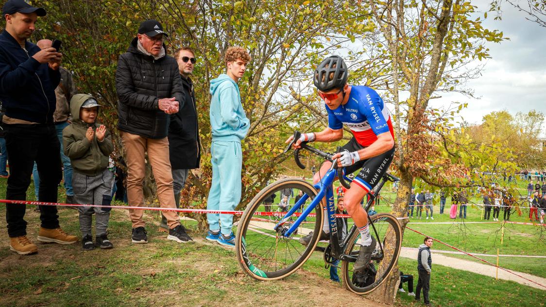 Cyclo-cross - Coupe de France. Joshua Dubau au pied du podium à Camors