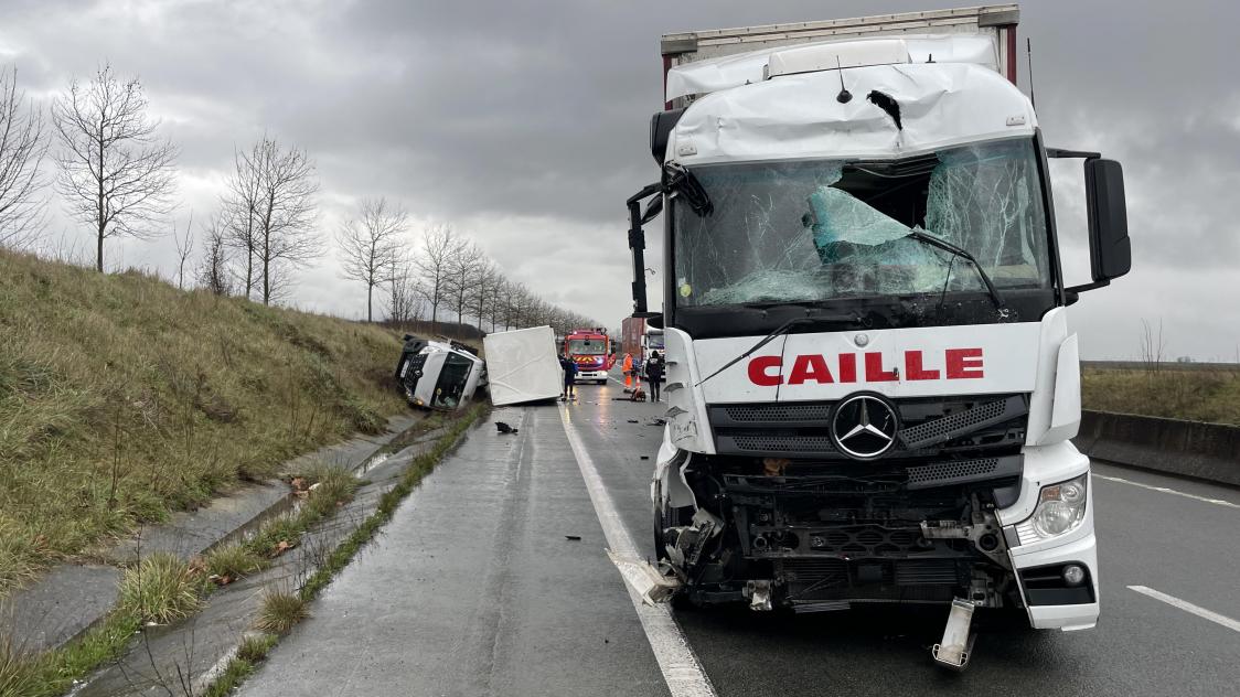 Un camion utilitaire percuté par un poids lourd, à Laffaux, entre Soissons et Laon