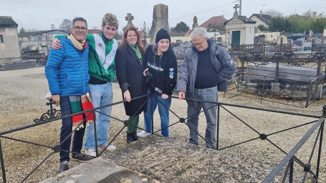 Arcis-sur-Aube : des descendants de Danton sur les tombes de leurs aïeux