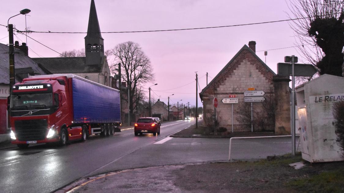 Entre Laon et le Nord, la RN2 se tourne vers l’est à Froidmont-Cohartille