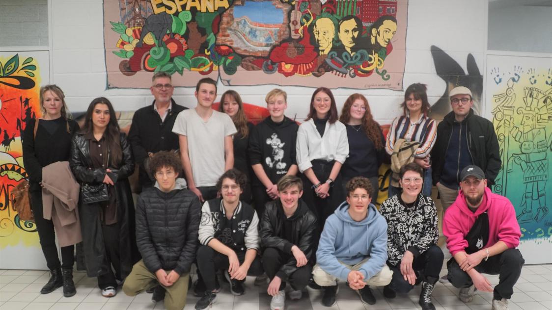 Au lycée Talon à Châlons, une salle de classe permet de voyager en ...