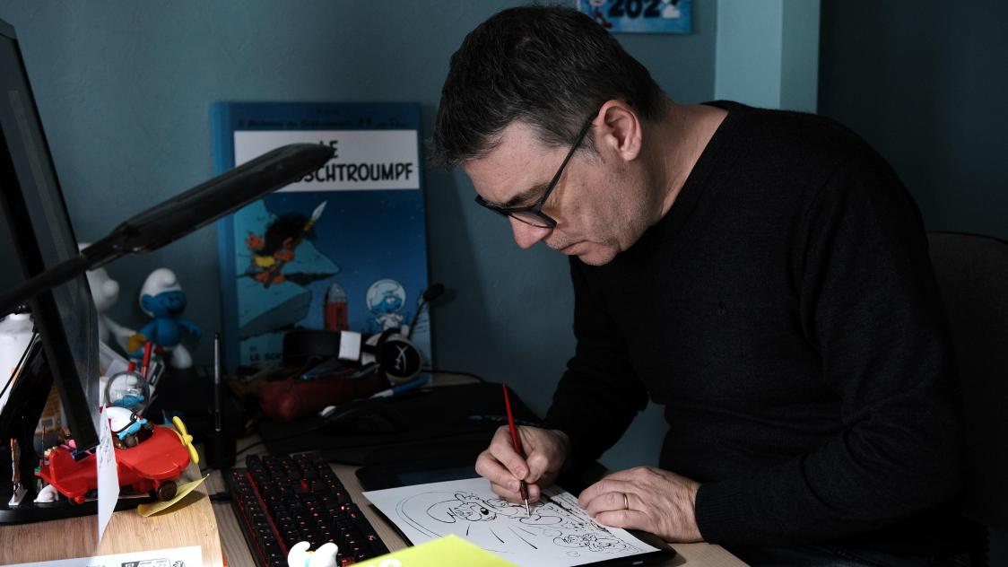 Depuis 10 ans, le Vitryat Laurent Cagniat dessine les Schtroumpfs Depuis 10 ans, le Vitryat Laurent Cagniat dessine les Schtroumpfs