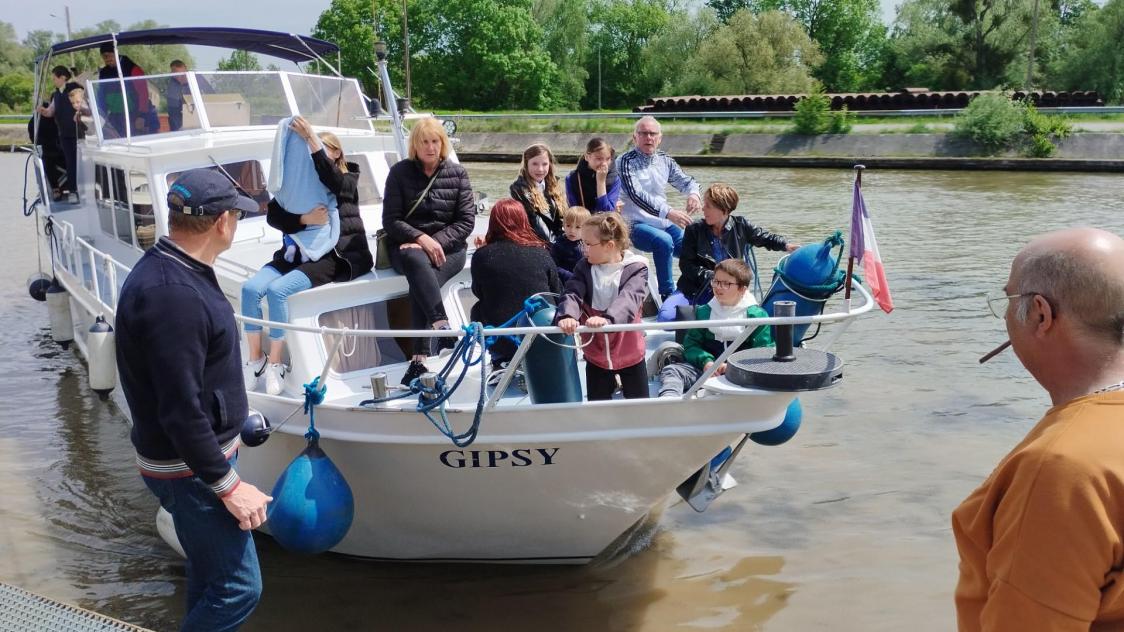 Chauny : les balades en bateaux pour le lancement des fêtes Rabelais