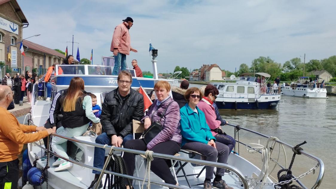 Chauny : les balades en bateaux pour le lancement des fêtes Rabelais