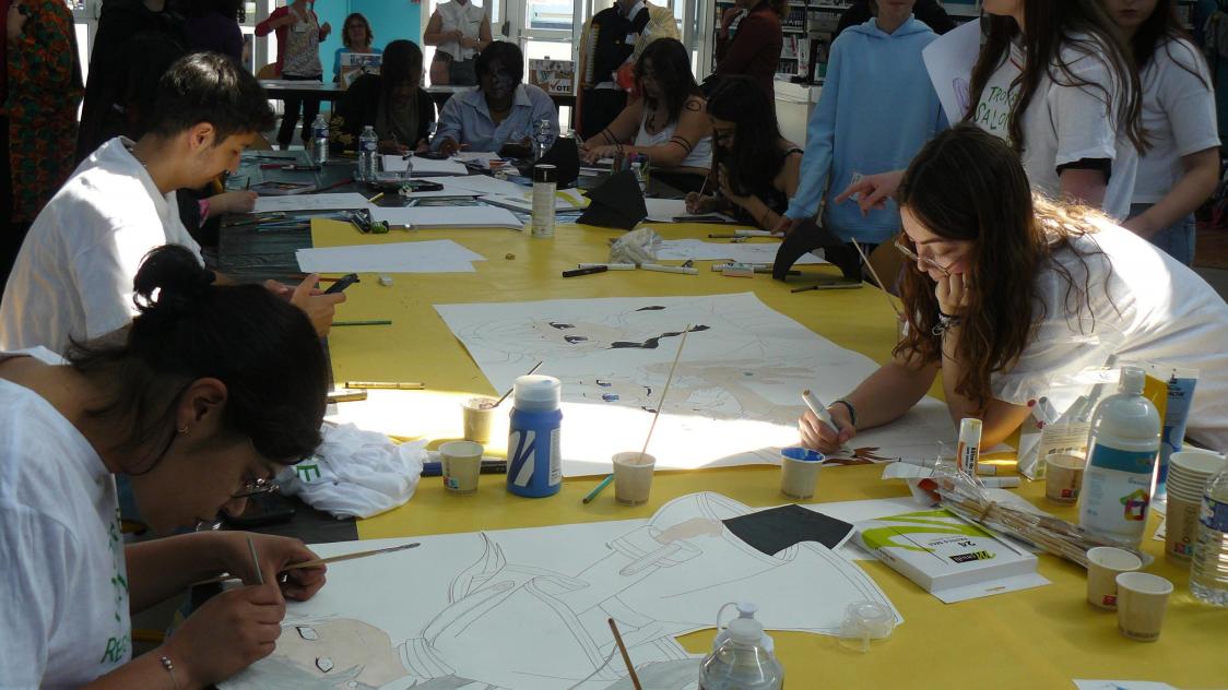 Troyes: Les mordus de mangas au coude à coude au lycée des Lombards