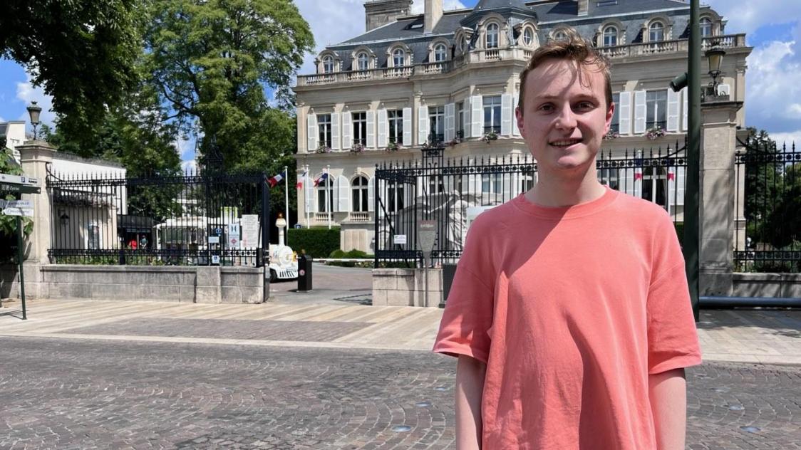 Le Sparnacien Maxence Labourdette domine son autisme en montant sur scène