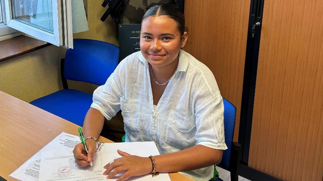 Cirfa: Jennifer s’engage dans un bac pro option avionique à l’école ...