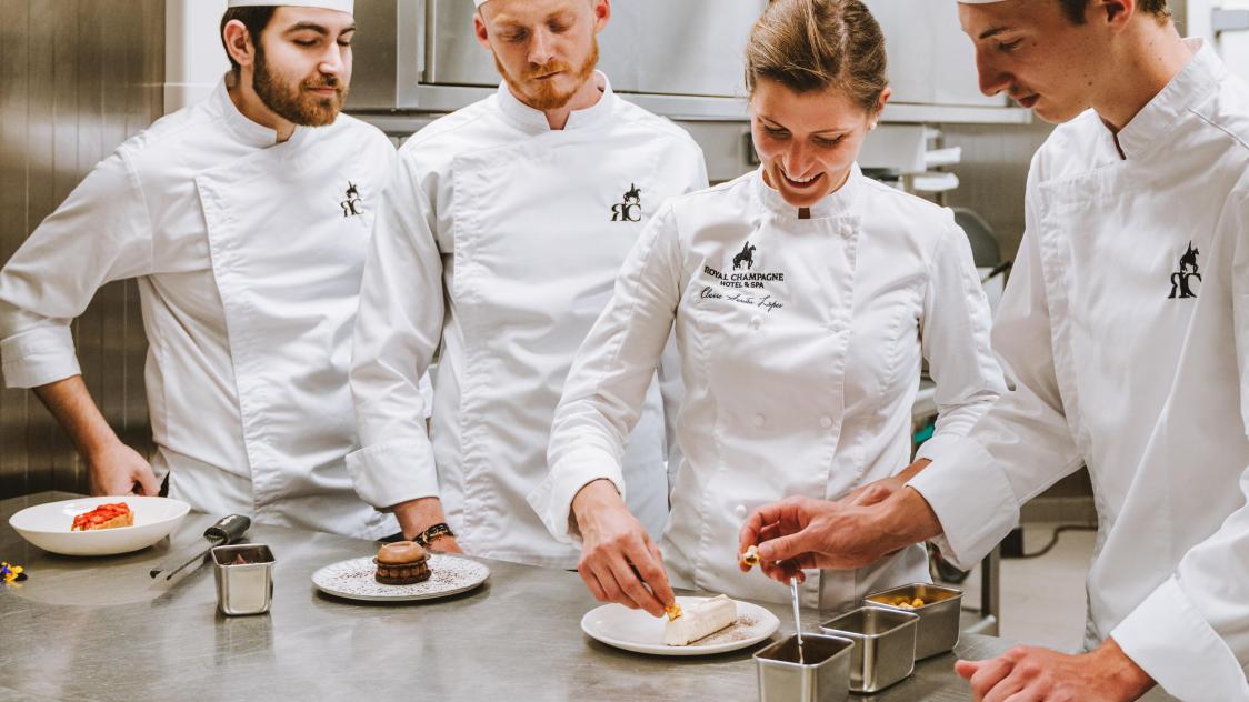 Claire Santos Lopes, cheffe pâtissière du Royal Champagne à Champillon ...