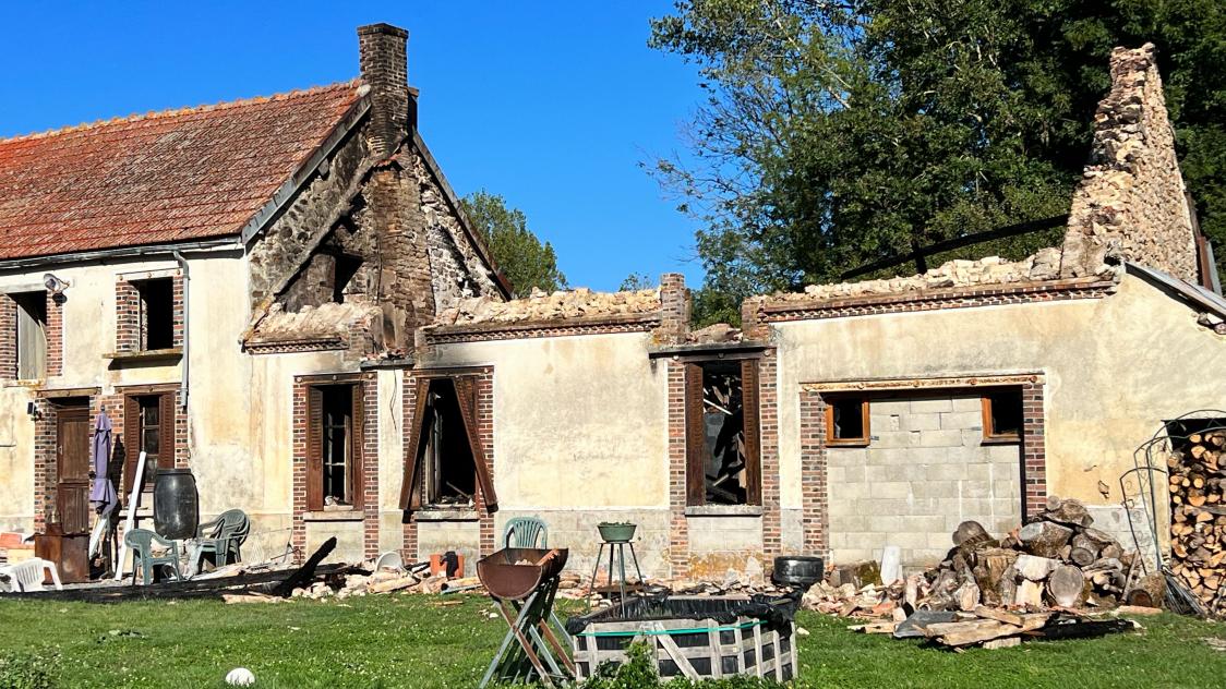 Une maison détruite par les flammes à Potangis (Marne) dans la nuit de ...