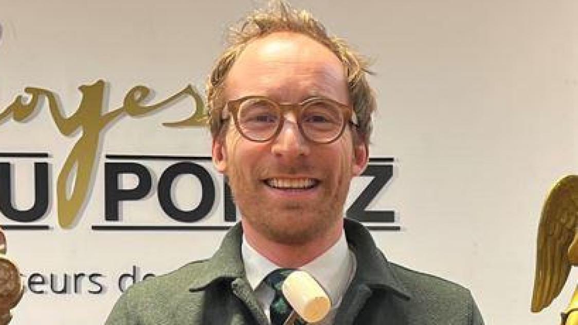 Le commissaire-priseur de Troyes Léonard Pomez et un célèbre streamer ...