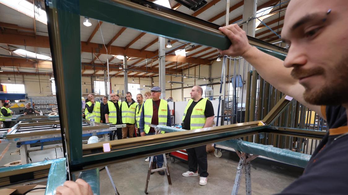 On recrute chez E2MK, qui fabrique des menuiseries en aluminium à Laon