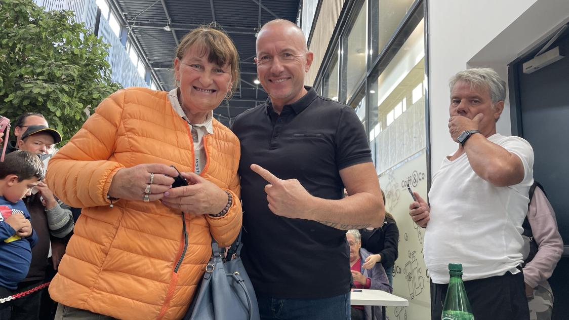 Pascal le Grand frère à la rencontre de ses fans au centre commercial ...
